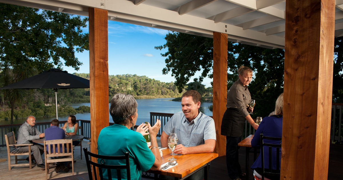 Auckland: Malerische Bootsfahrt zur Riverhead Tavern | GetYourGuide