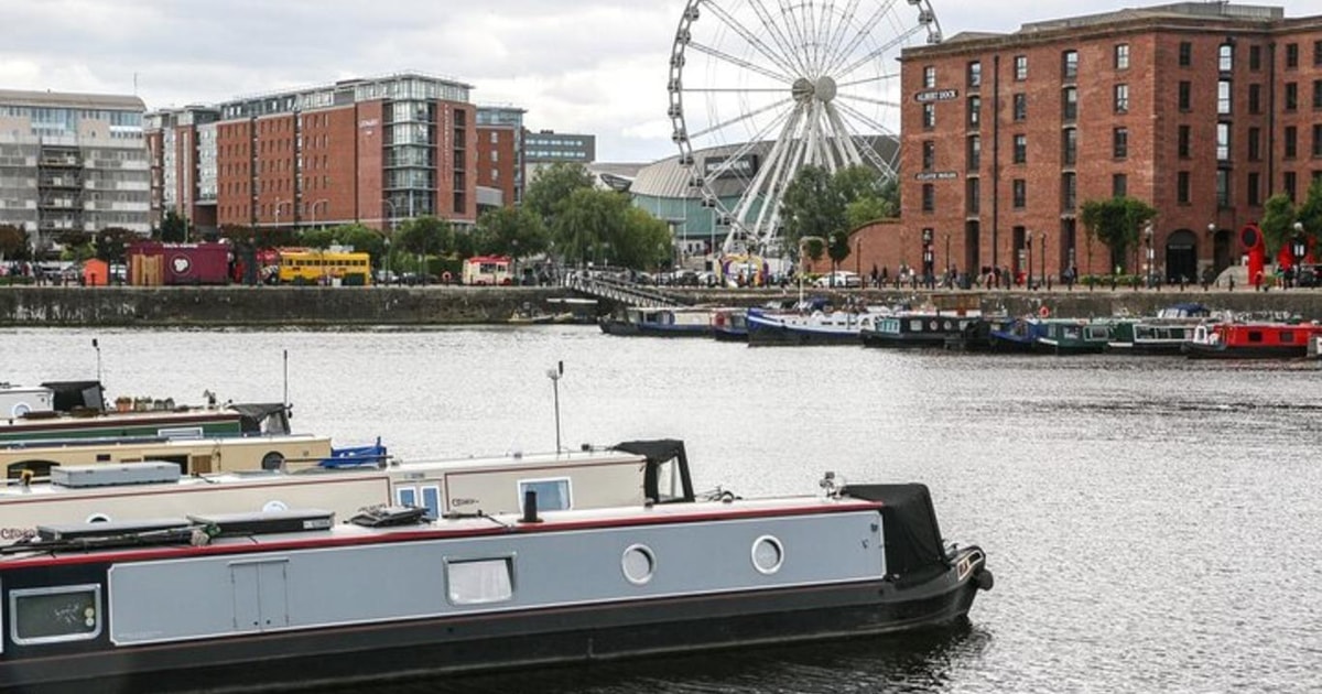Tour privado de un día completo por la costa de Liverpool desde el ...