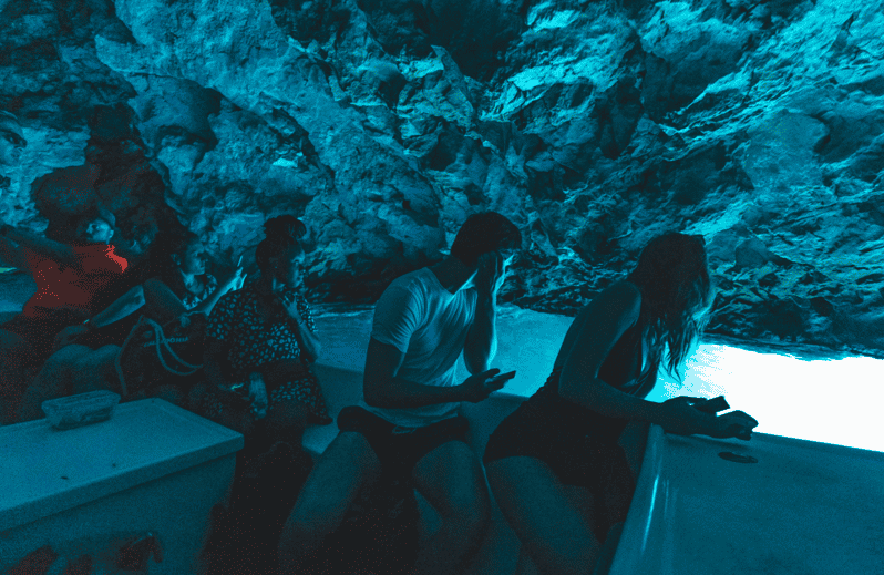 Split: Excursión a la Cueva Azul y las 5 Islas | GetYourGuide