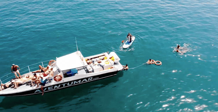 Nerja: Maro Waterval Boottocht met Paddleboarden & Drankje | GetYourGuide