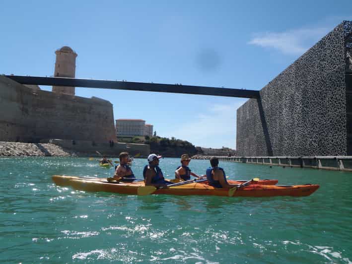 Marsella: Excursión guiada en kayak de mar por las Calanques | GetYourGuide