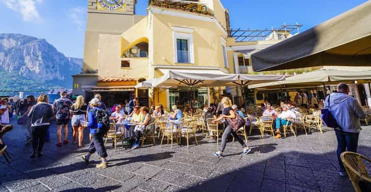 Neapel: Die Insel Capri mit dem Tragflächenboot | GetYourGuide