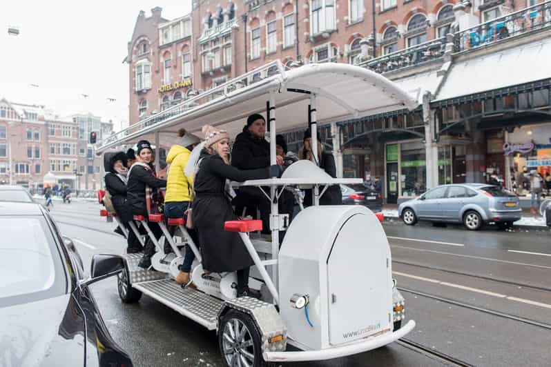 Amsterdam: gezellige tocht van 75 minuten met bierfiets | GetYourGuide