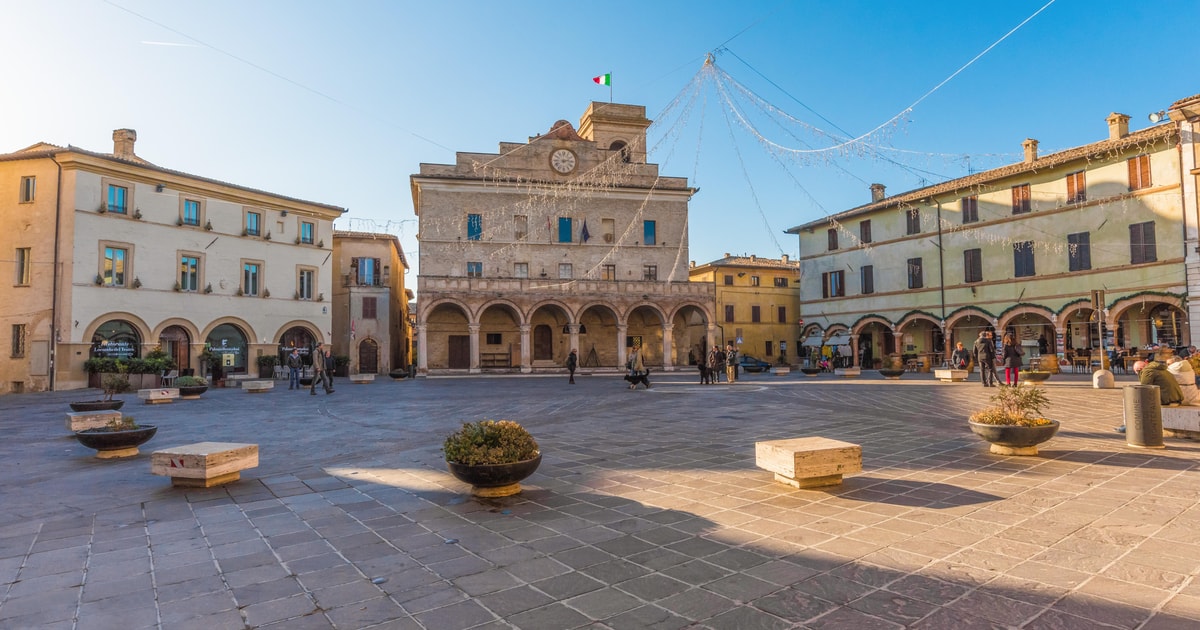 Montefalco: Guided Tour with Vineyard Visit and Lunch | GetYourGuide