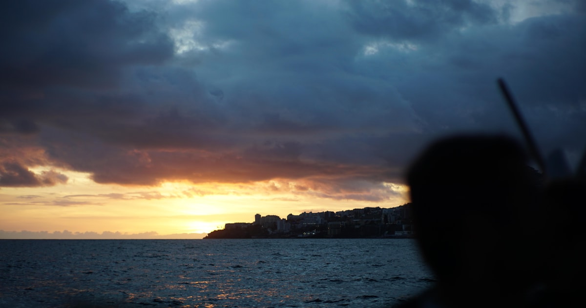 Funchal: Sonnenuntergang über dem Wasser mit dem RIB-Boot +opt Delfin ...