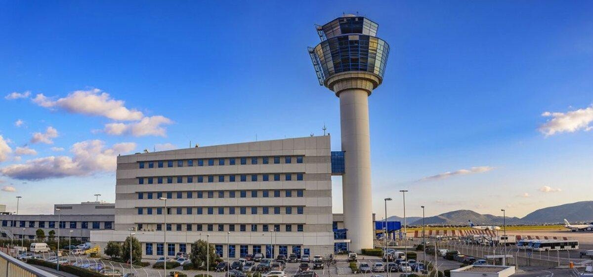Aeropuerto de Atenas a Mantoudi VIP Mercedes Minibús Privado | GetYourGuide