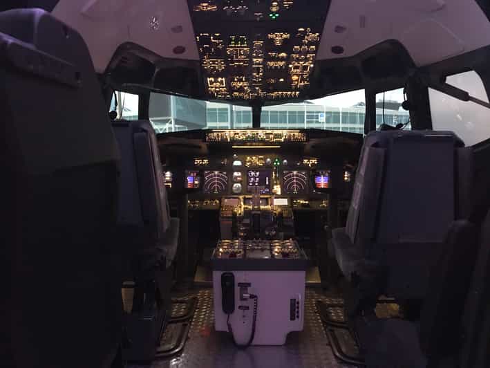 Leipzig: Boeing 737-800 NG Flight Simulation | GetYourGuide