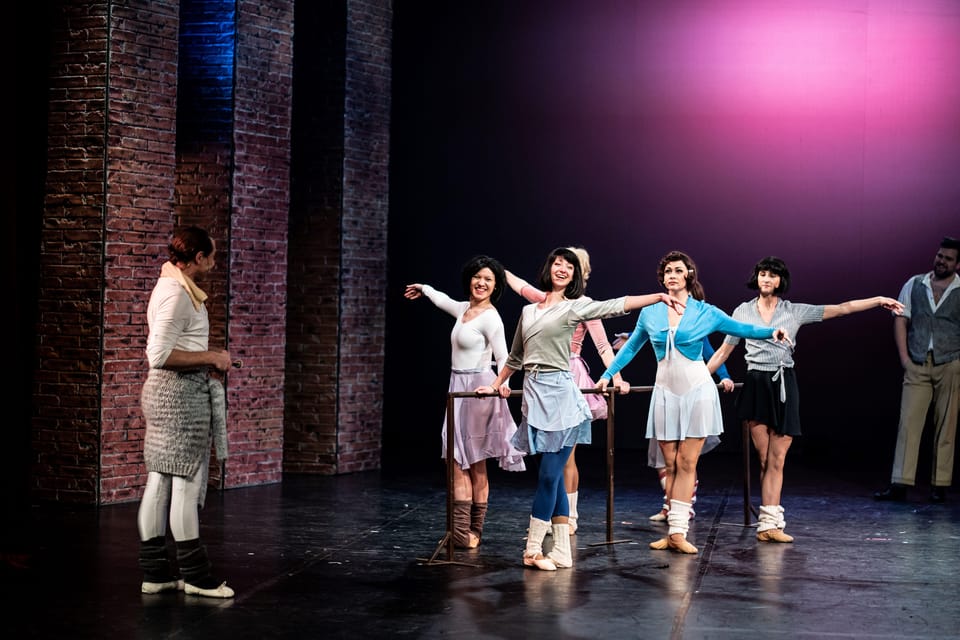 Singin' in the Rain Musical in Hybernia Theatre | GetYourGuide