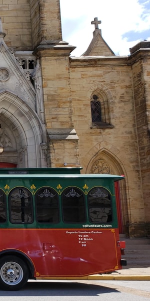 St Louis: 75-Minute City Trolley Tour | GetYourGuide