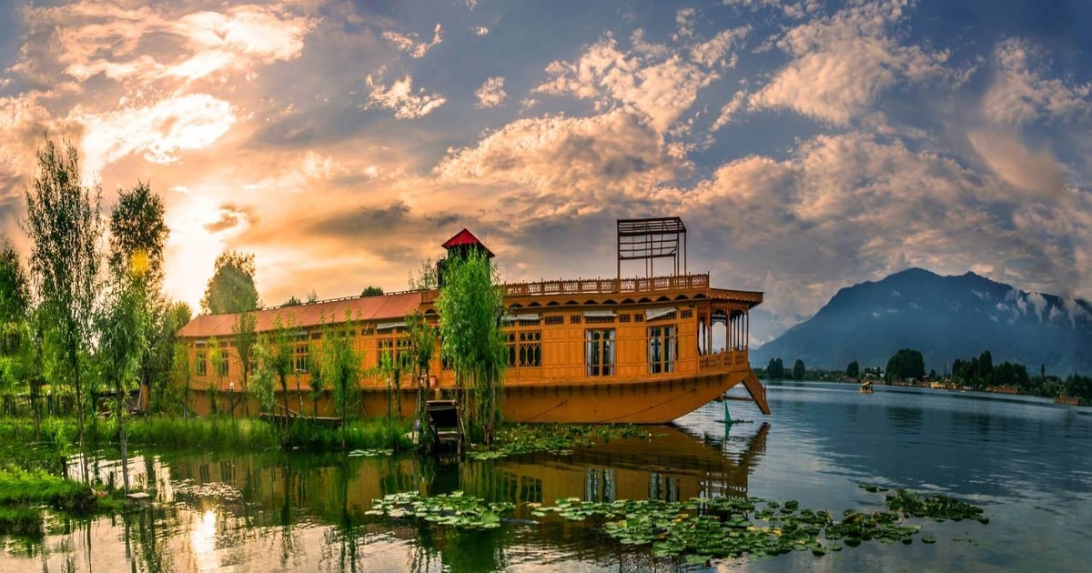 Srinagar: Excursión de 3 días en casa flotante con visita a los ...