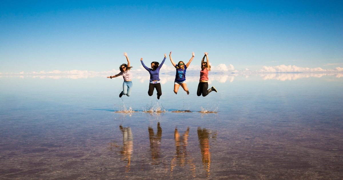 Vanuit Uyuni: Excursie van een hele dag met gids naar de Salar de Uyuni ...