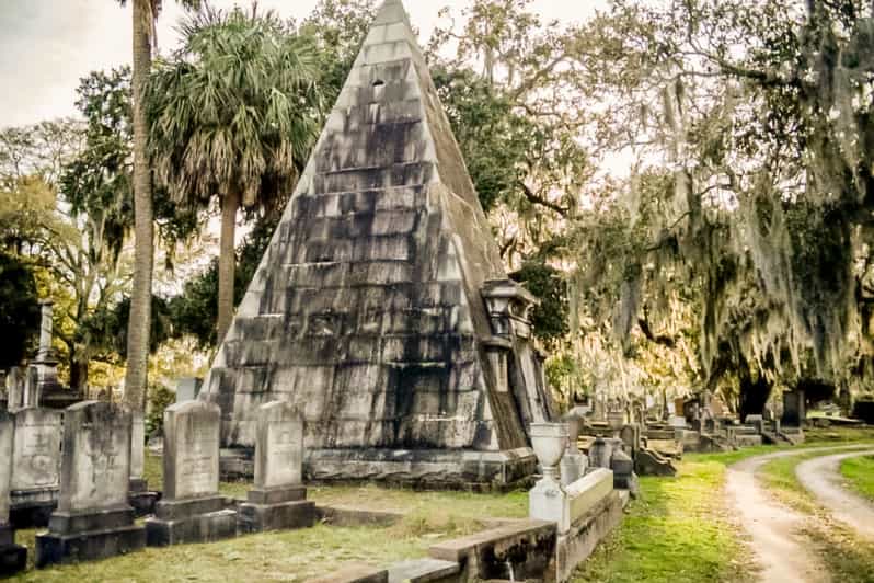 Charleston: Nächtliche Magnolia Cemetery Tour | GetYourGuide