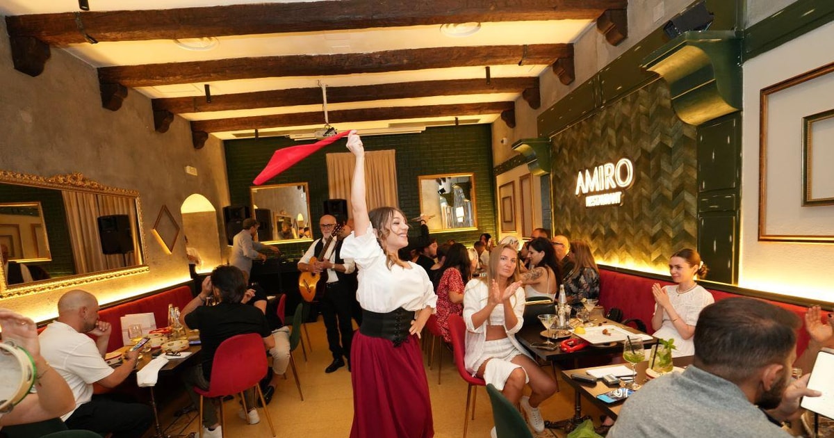 Naples: Traditional Music Show with Dinner Included | GetYourGuide