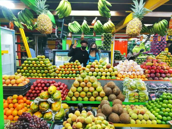 Medellín: Visita al mercado local con degustación de frutas exóticas ...