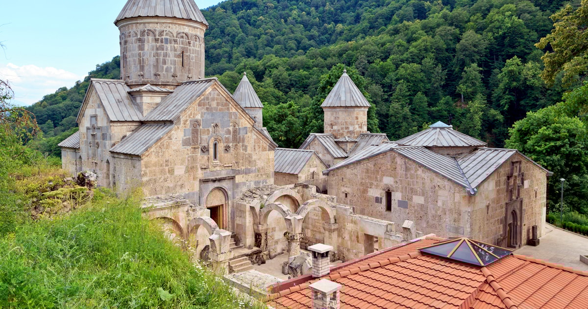 Von Eriwan aus: Ganztagestour zum Sewansee und Dilidschan | GetYourGuide