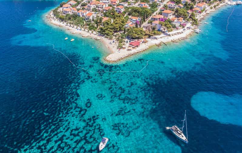 Split: Blå lagune, skibsvrag og Šolta med frokost og drikkevarer ...