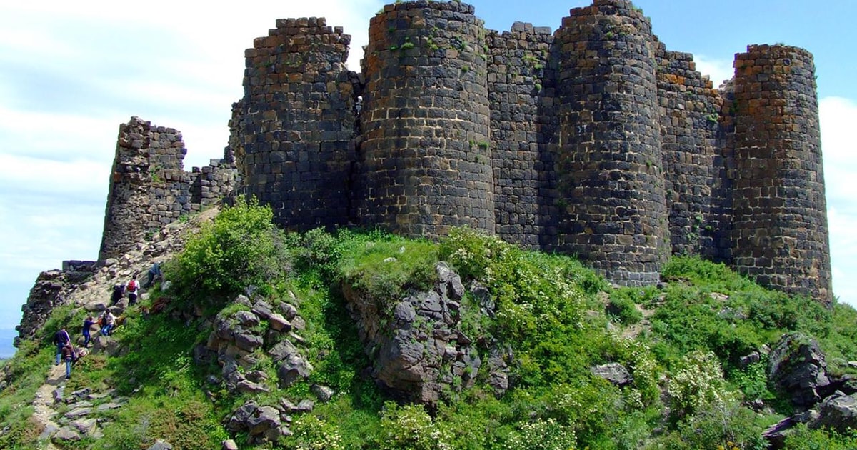 Wycieczka grupowa: Amberd, Aragats, Saghmosavank, Aleja Alfabetu ...