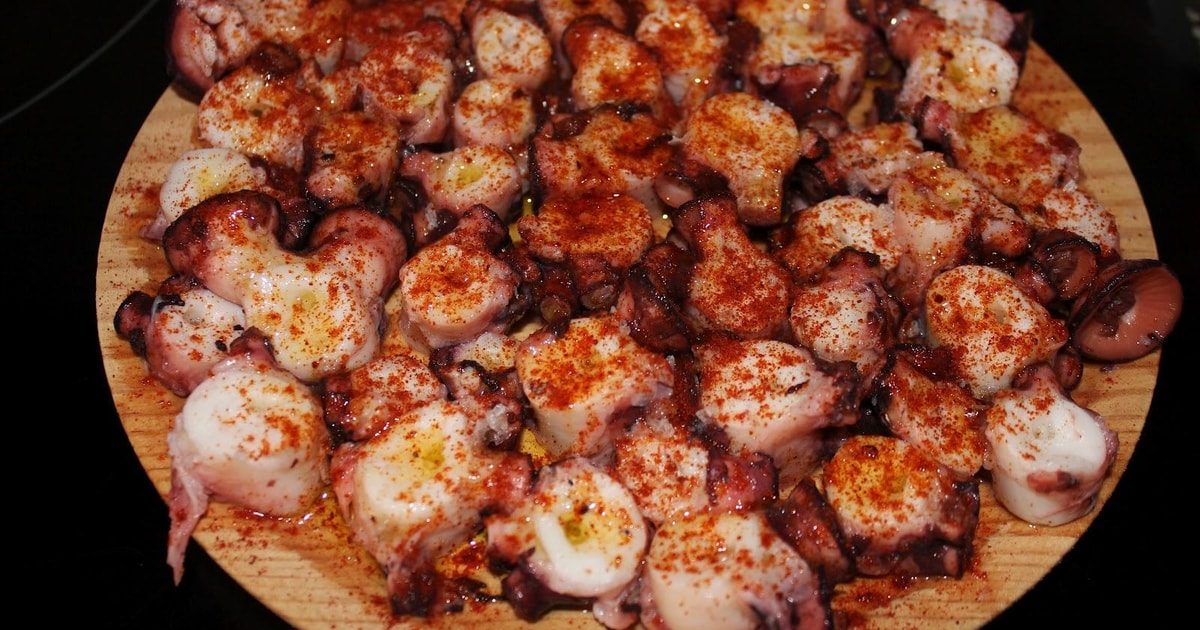 A Coruña: 4-Hour Guided City Walking Tour with Food Tasting | GetYourGuide