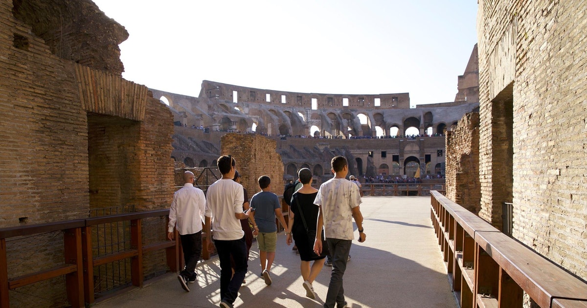 Colosseo: Tour privato con accesso VIP all'arena | GetYourGuide