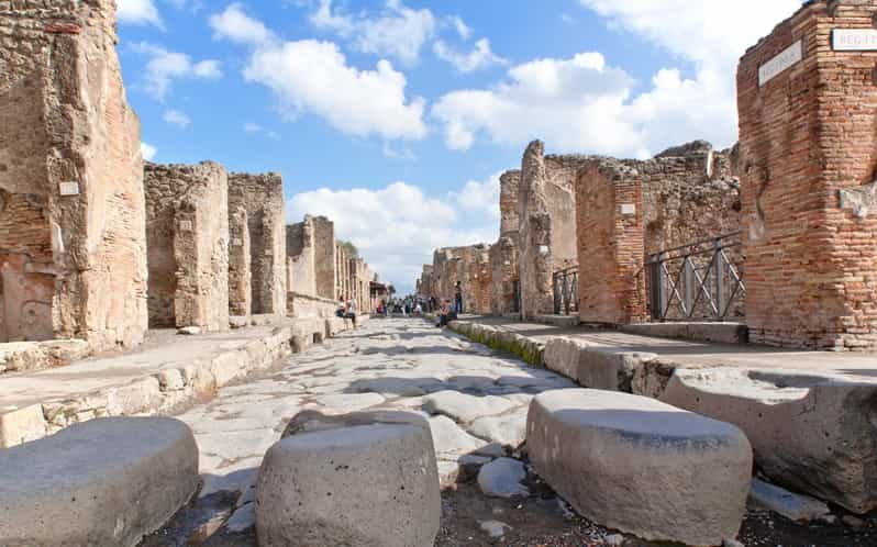 Pompeii: Guided Tour & Wine Tasting at Mt. Vesuvius | GetYourGuide