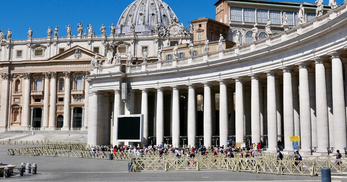 Rome : Visite privée de la basilique Saint-Pierre et du dôme | GetYourGuide