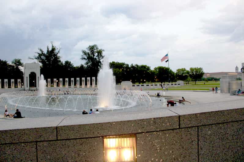 Washington DC: Guided Landmarks Bus Tour & National Archives | GetYourGuide