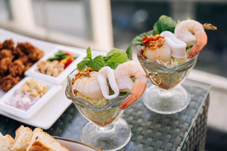 Bangkok: Barracuda Rooftop Bar Akara Hotel | GetYourGuide