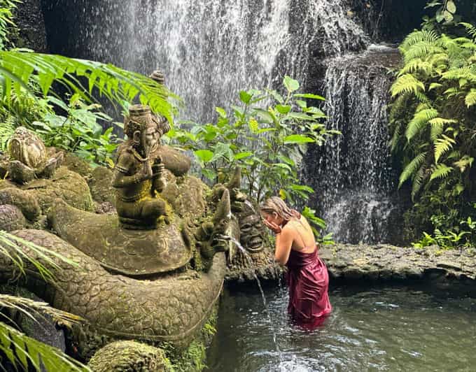 タマン ベジ グリヤ滝: 聖なる沐浴/魂のリトリートの儀式 | GetYourGuide