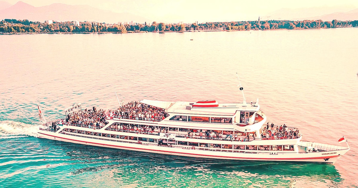 Istanbul Techno Boat Rave avec IDA & Ferhat Albayrak | GetYourGuide