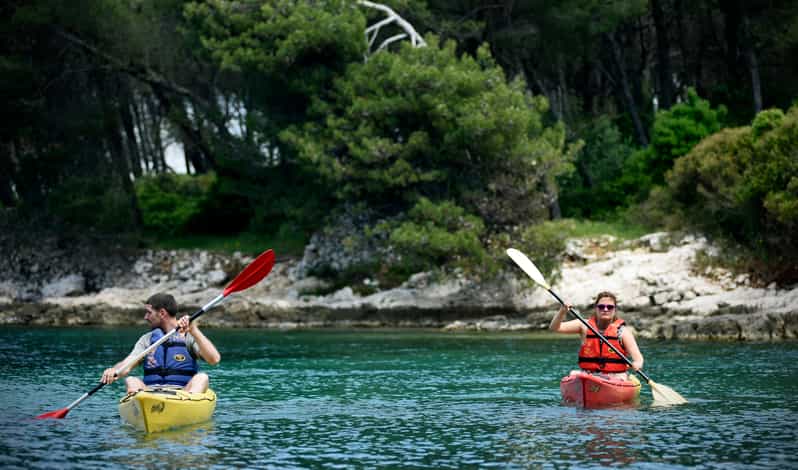 Νησί Brac: Brac: 3ωρη εμπειρία καγιάκ στο ηλιοβασίλεμα | GetYourGuide