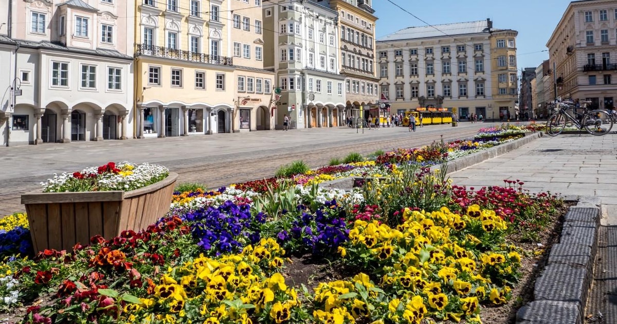 Linz: Castle Museum and Old Town Highlights Private Tour | GetYourGuide