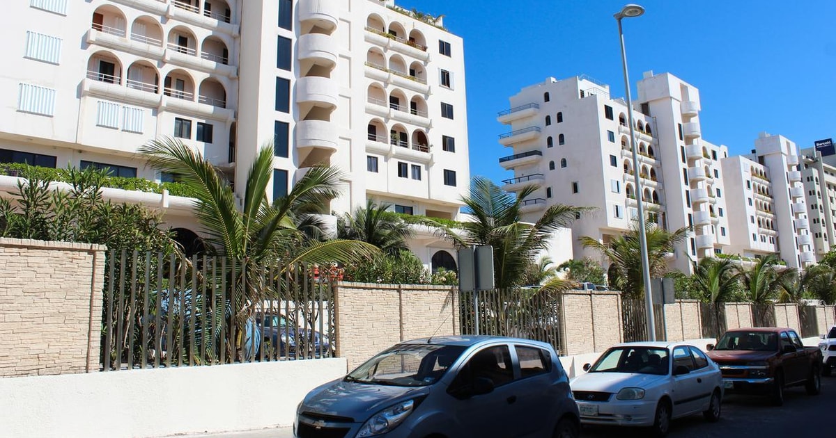 Private Shuttle Villas Marlin 2 to CUN Airport | GetYourGuide