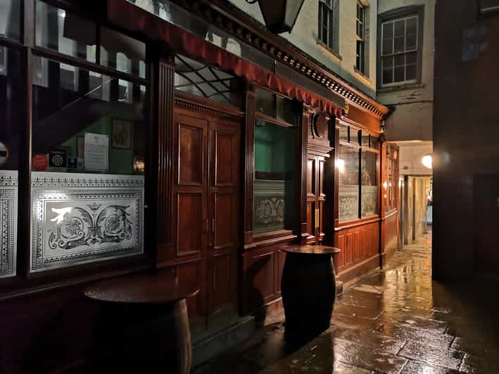London: Alleyways and Courtyards Tour | GetYourGuide