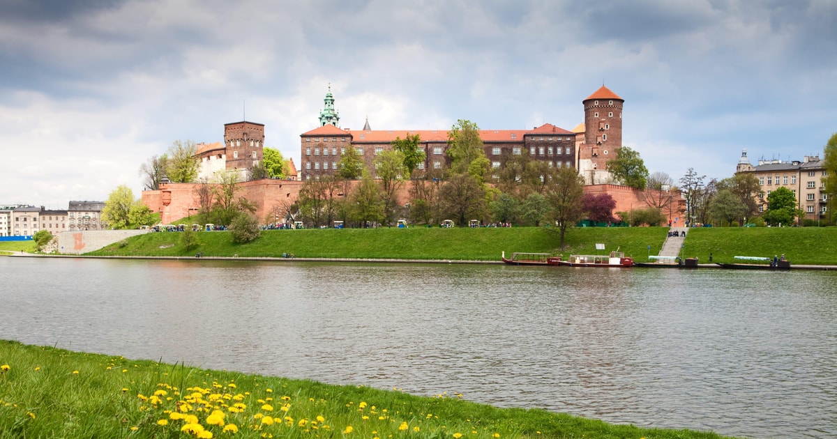 Kraków: Wawel Castle, Jewish Quarter, Wieliczka, Auschwitz | GetYourGuide
