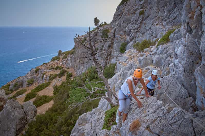 Rhodos: Ladiko Bay Rock Climbing og Rappelling Experience | GetYourGuide