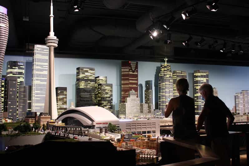 Toronto: Little Canada Skip-the-Line toegangsticket | GetYourGuide