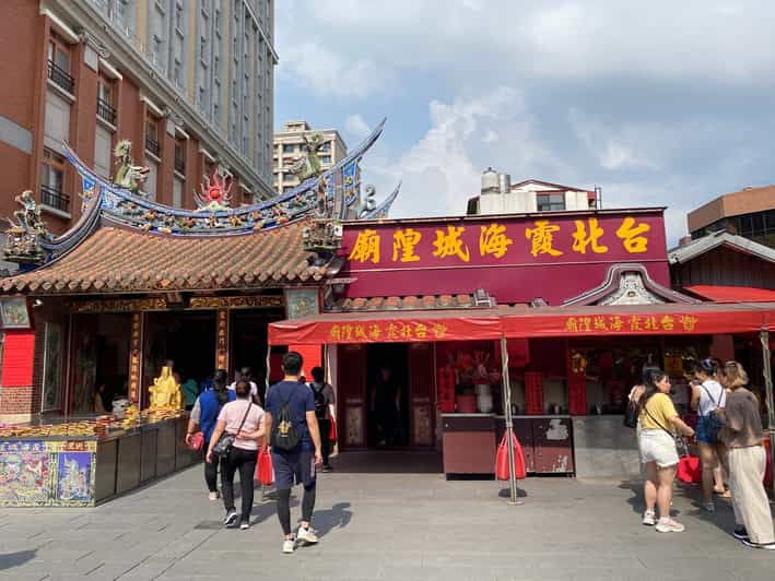 Taipei: Classic Landmarks Day Tour | GetYourGuide