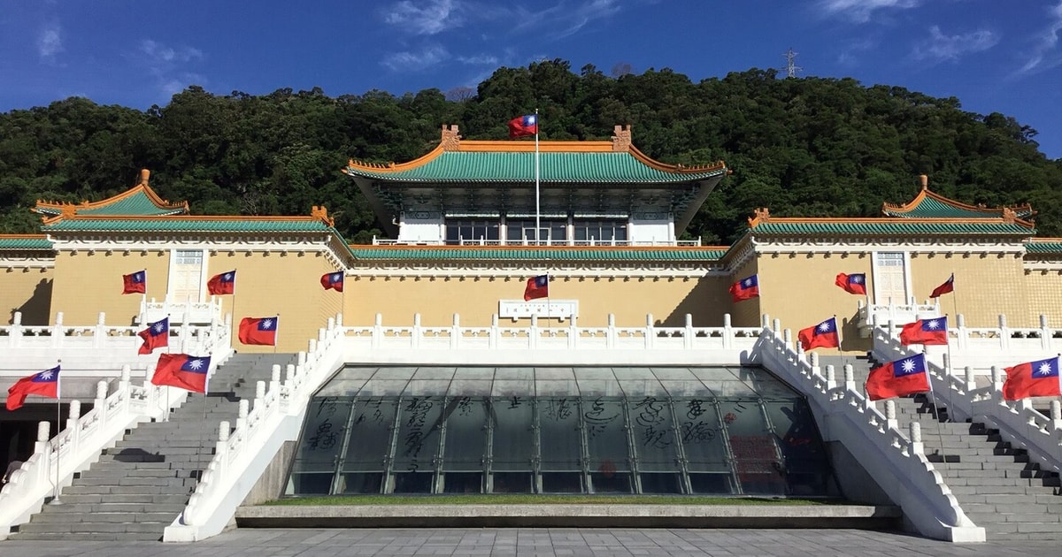 Taipei: Classic Landmarks Day Tour | GetYourGuide