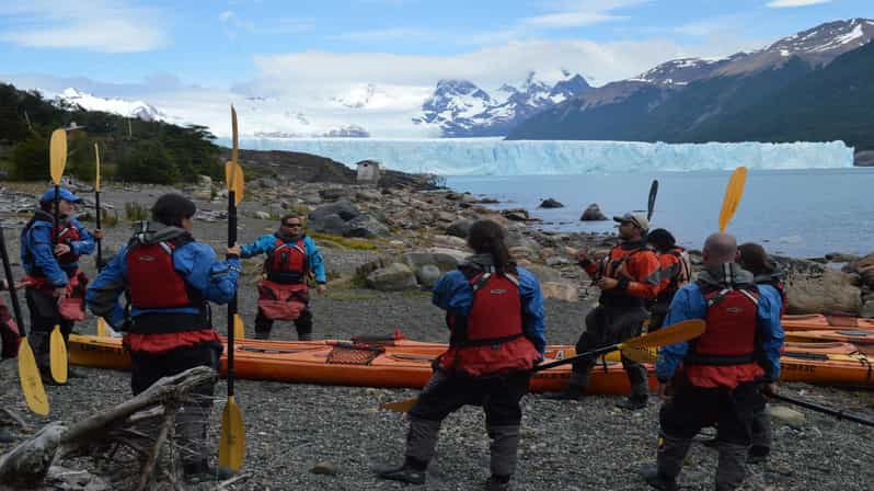 El Calafate: Excursión en kayak por el Perito Moreno con equipo y ...