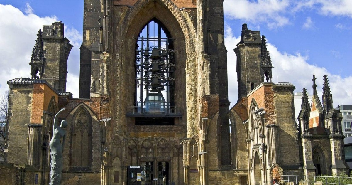 Hamburg: Self-Guided Historical Walking Tour | GetYourGuide