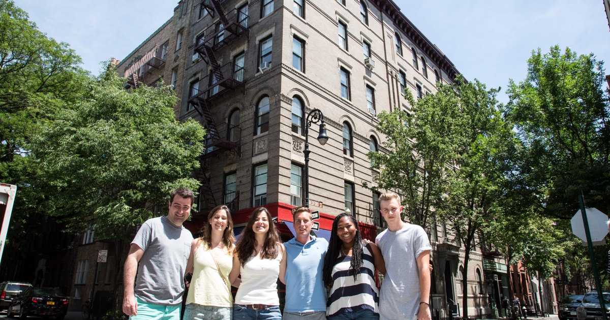 NYC: Manhattan TV and Movie Bus Tour with Actor Guide | GetYourGuide