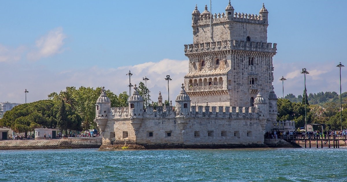 Lisbon: Tejo River Tour Bom Sucesso to Praça do Comércio | GetYourGuide