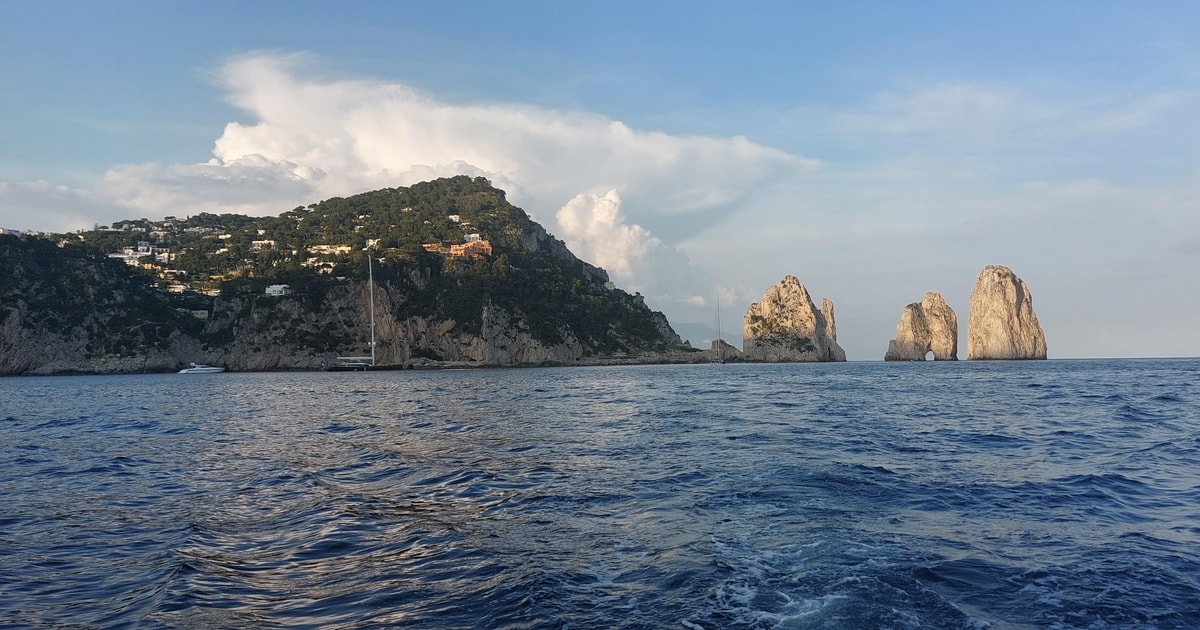 Esperienza Privata a Capri in Barca con Gozzo Classico 3H | GetYourGuide