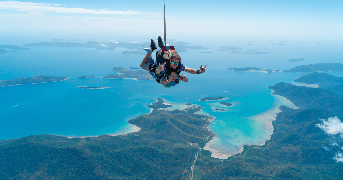 Airlie Beach : Saut en parachute en tandem dans les îles Whitsunday ...
