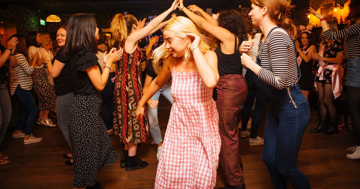 Dublino: spettacolo di musica e danza irlandese con lezione di ballo ...