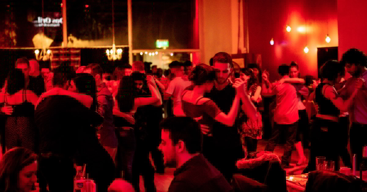 Descubra o verdadeiro Tango visitando duas milongas | GetYourGuide