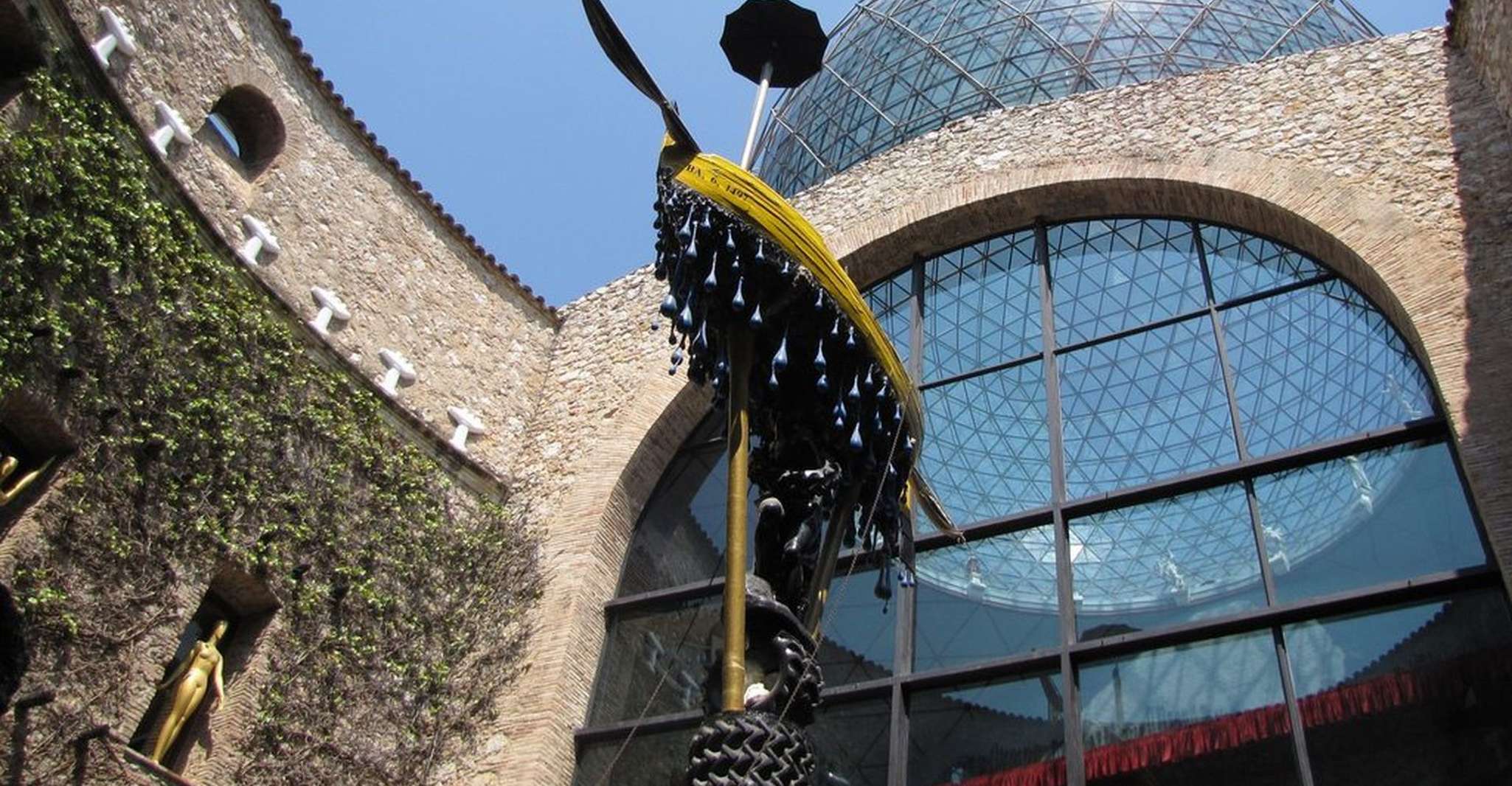 Barcelona, Day Trip to the Dalí Theatre-Museum in Figueres | Private ...