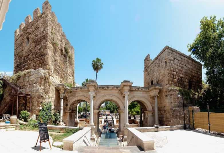 Vanuit de stad Side: Antalya Oude Stad en Waterval Dagtrip | GetYourGuide
