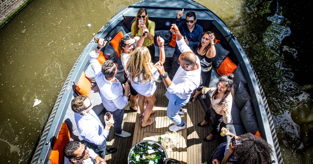 Amsterdam: Canal Belt Private Beer Boat Tour | GetYourGuide