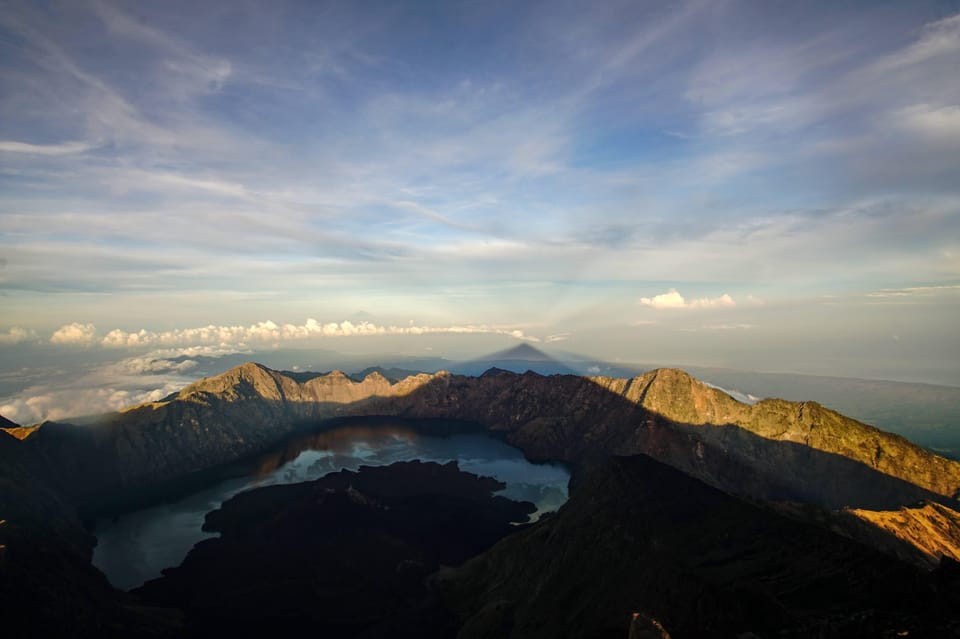 Monte Rinjani 2D/1N Borde y Cumbre de Sembalun | GetYourGuide